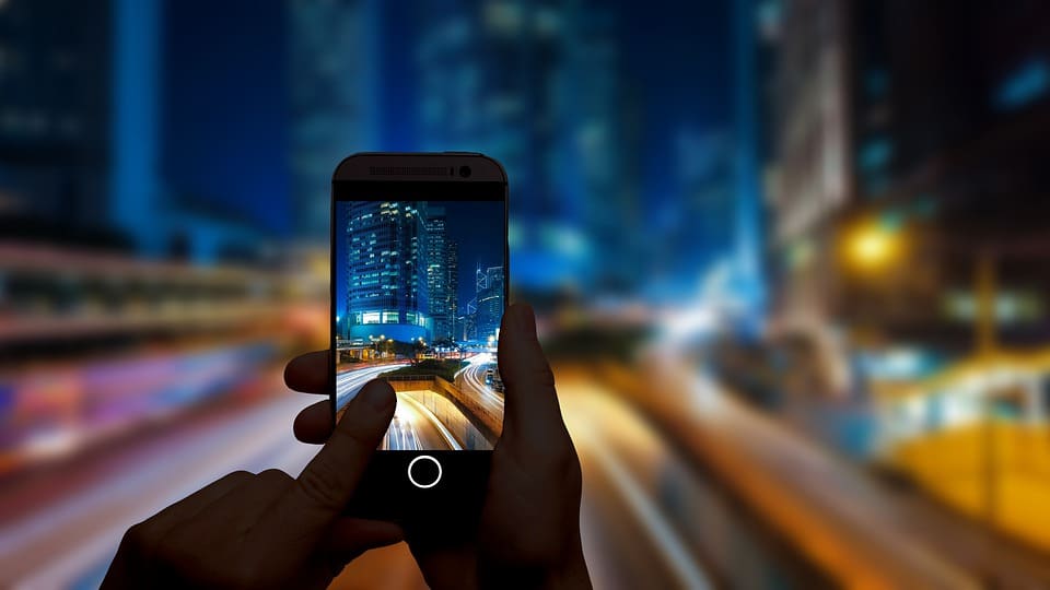 How to Protect Your Skin from Smartphone Blue Light Damage